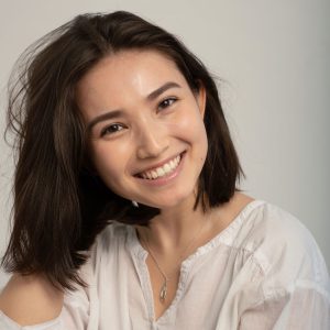 Profil Maria Zhang, Pemeran Suki di Live Action Avatar: The Last ...